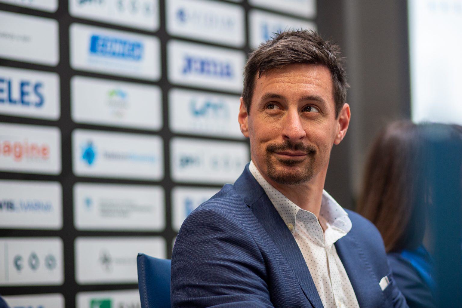 Bron Lie Apostolovski odličen obet pred nadaljevanjem olimpijske sezone ...